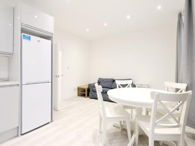 1 Bed Flat, Rochester Road, NW1