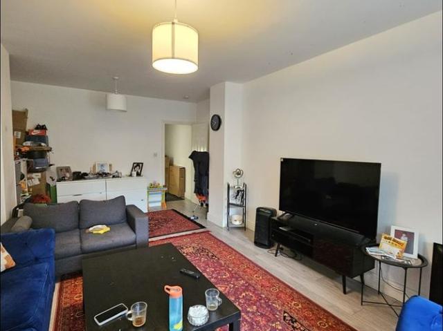 1 Bed Flat, Rodborough Road, NW11