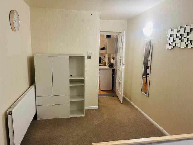1 Bed Flat, Roedean Close, LU2