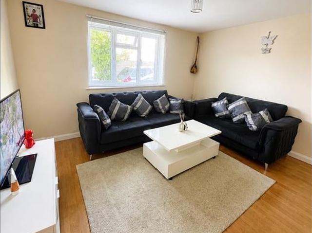 1 Bed Flat, Rohan Place, IG4