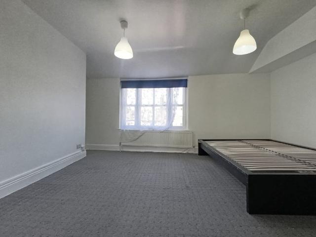 1 Bed Flat, Romford Road, E7