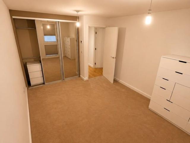 1 Bed Flat, Rose Court, TW8