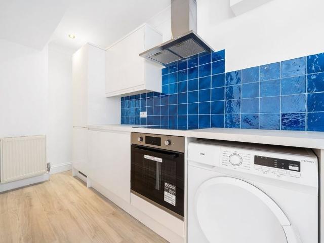 1 Bed Flat, Rosendale Road, SE21