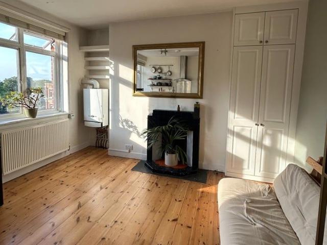 1 Bed Flat, Rosendale Road, SE24