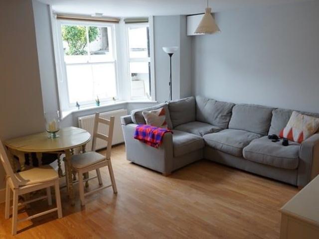 1 Bed Flat, Rossiter Road, SW12