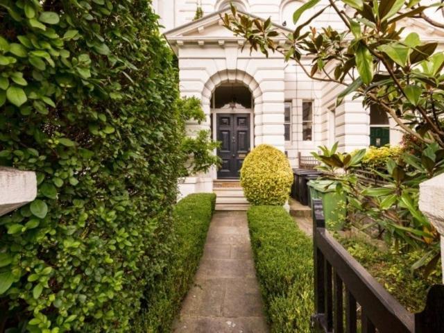 1 Bed Flat, Rosslyn Hill, NW3