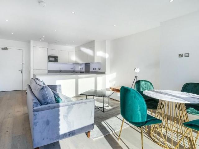 1 Bed Flat, Royal Captain Court, E14