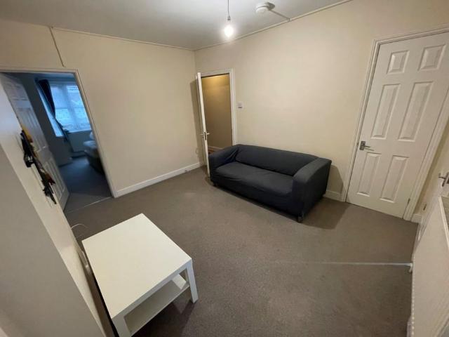 1 Bed Flat, St. Georges Road, RG30
