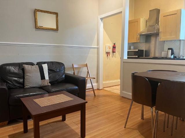 1 Bed Flat, St Leonards St, EH8
