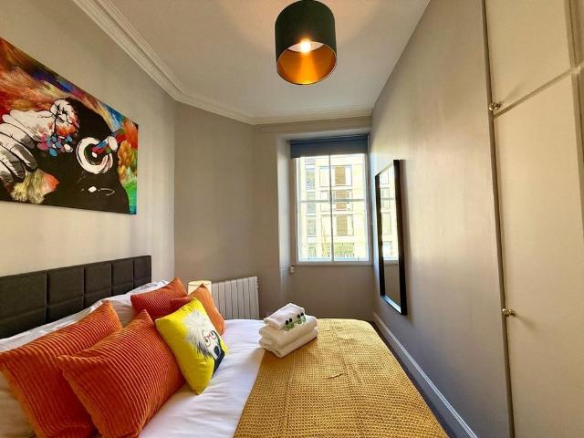 1 Bed Flat, St Leonard's Street, EH8