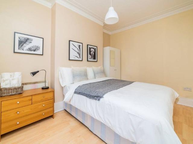 1 Bed Flat, Stanley Gardens, NW2
