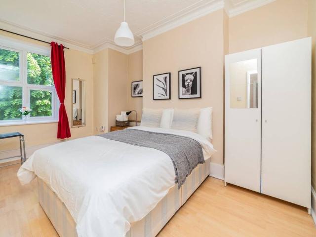 1 Bed Flat, Stanley Gardens, NW2