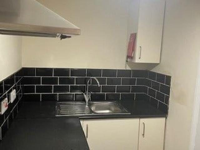 1 Bed Flat, Stanningley Road, LS12