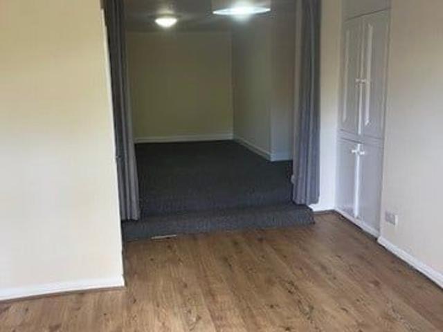 1 Bed Flat, Stanningley Road, LS12