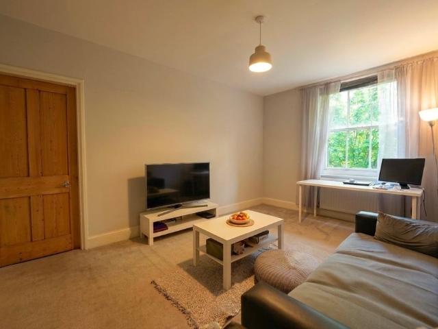 1 Bed Flat, Stepney Green, E1