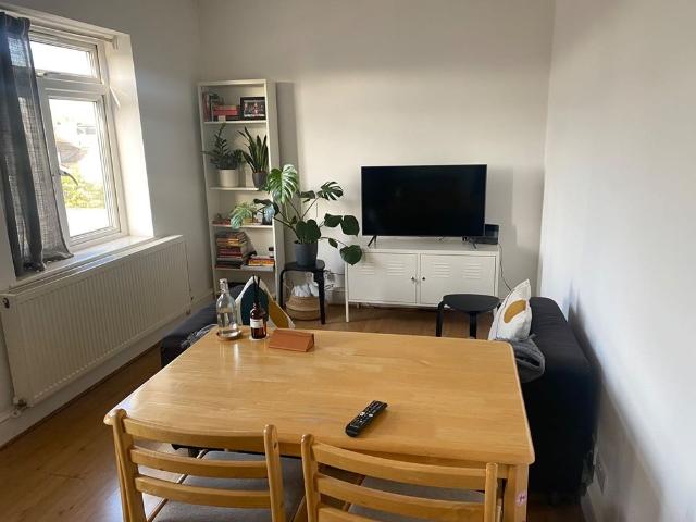 1 Bed Flat, Stoke Newington High Street, N16