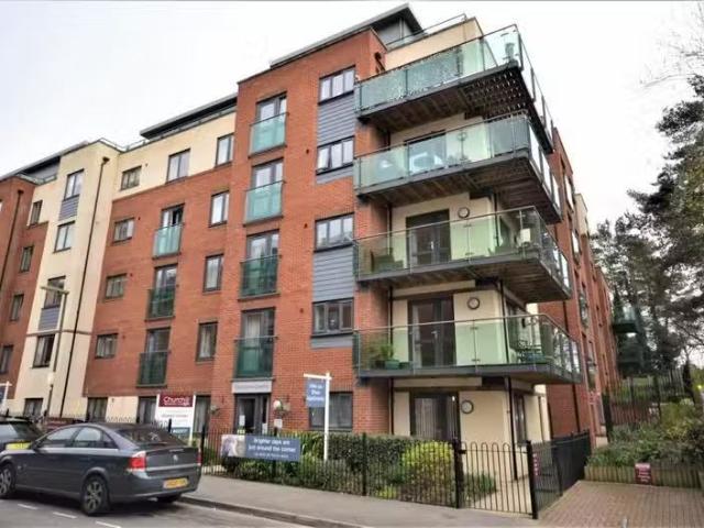 1 Bed Flat, Stokes Lodge, GU15