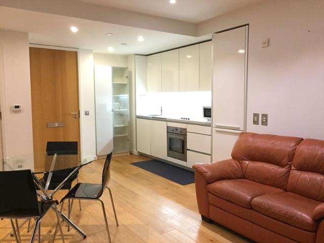 1 Bed Flat, Strata Building, SE1