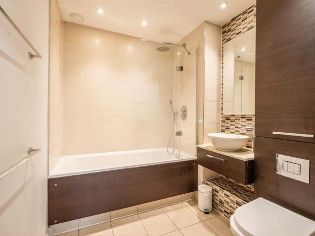 1 Bed Flat, Stratosphere Tower, E15