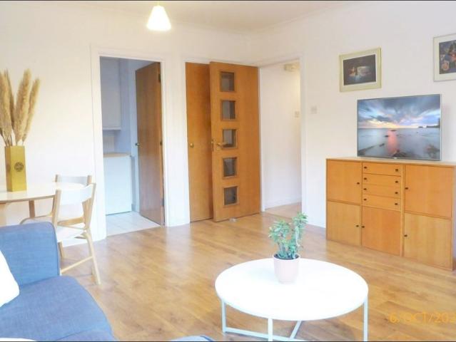 1 Bed Flat, Stuart House, W14
