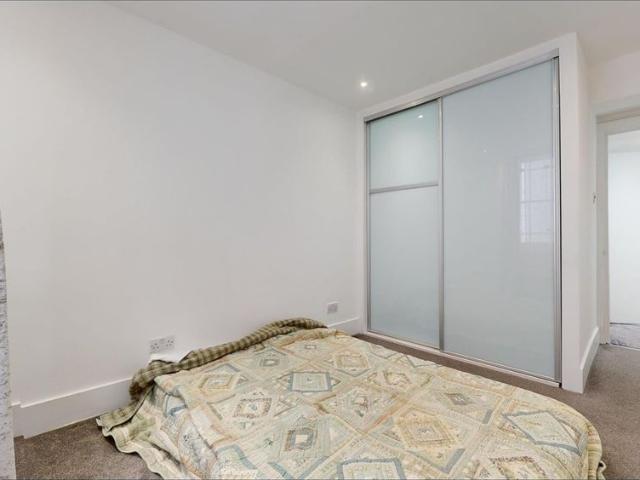 1 Bed Flat, Sussex Place, W2