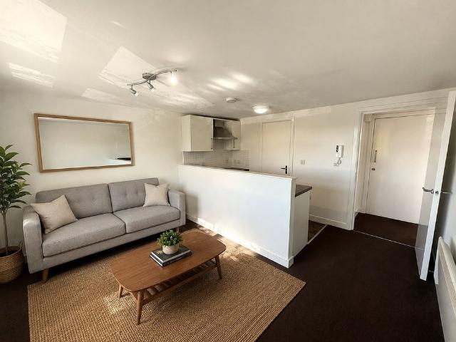 1 Bed Flat, Sandhurst Road, LE3