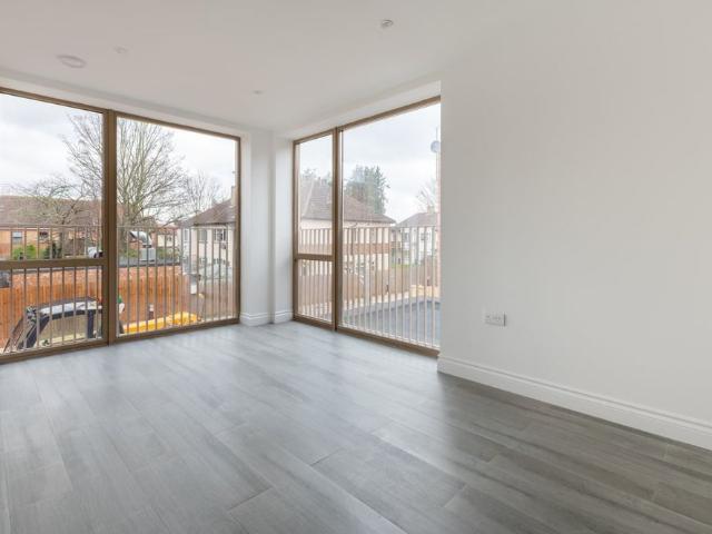 1 Bed Flat, Sargeant Court, TW4