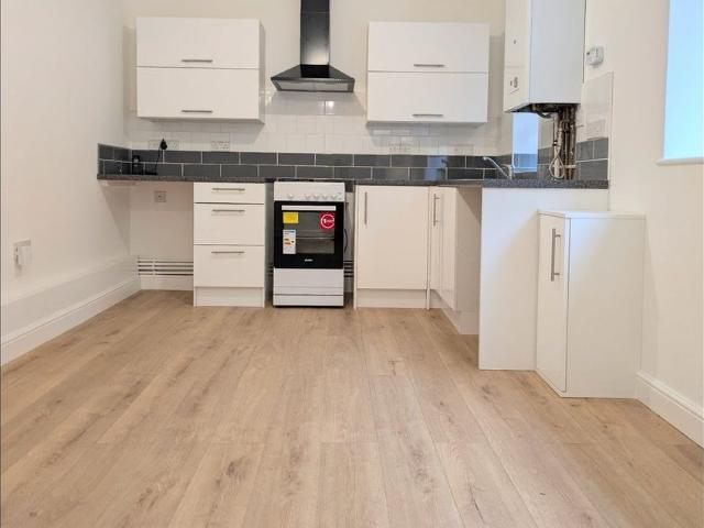 1 Bed Flat, Seabank Rd, CH45