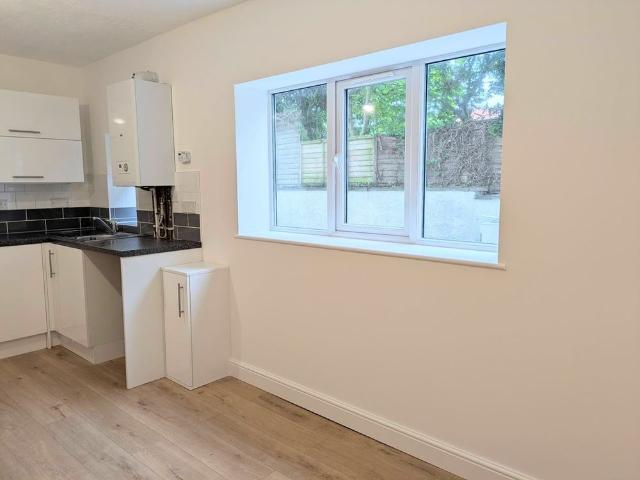 1 Bed Flat, Seabank Rd, CH45