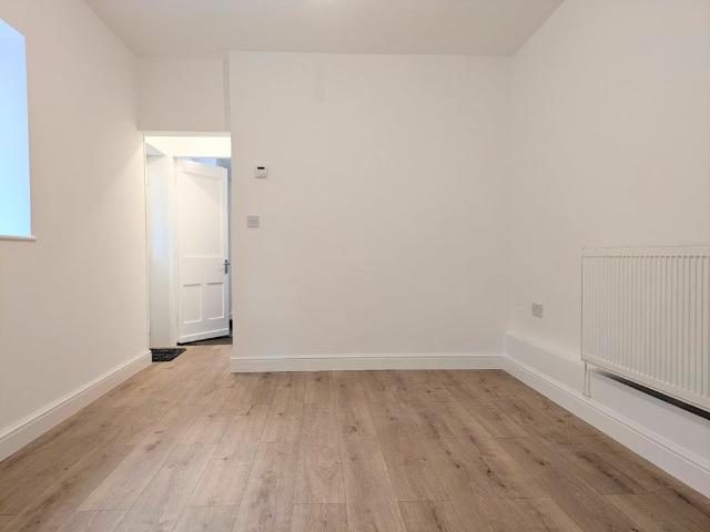 1 Bed Flat, Seabank Rd, CH45