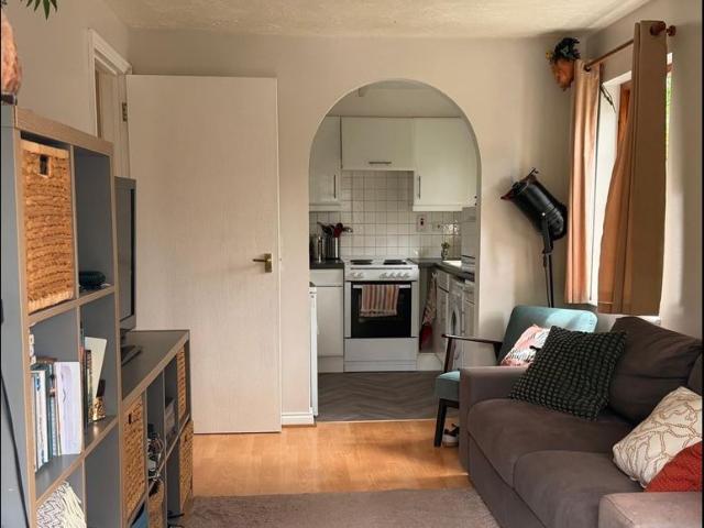 1 Bed Flat, Selhurst Close, SW19