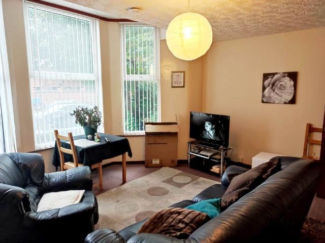 1 Bed Flat, Sheil Road, L6