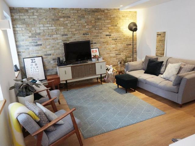 1 Bed Flat, Shelford Place, N16
