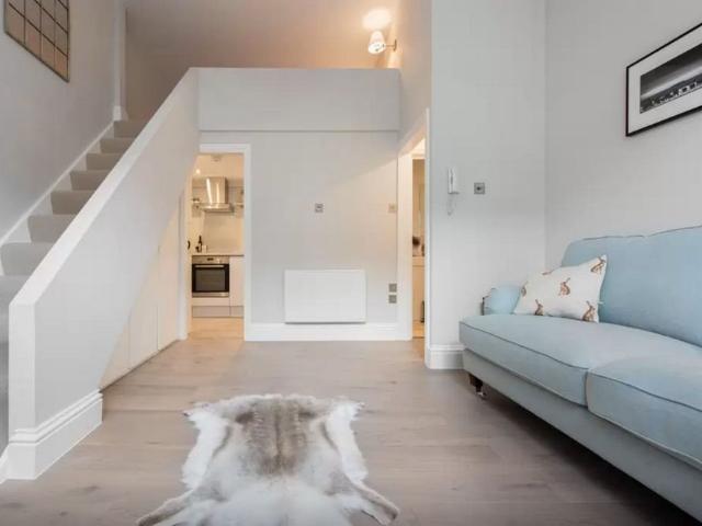 1 Bed Flat, Sinclair Gardens, W14