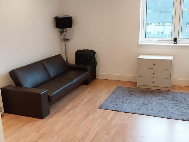 1 Bed Flat, Skyline Plaza Building, E1