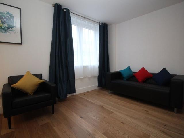 1 Bed Flat, Skyline Plaza Building, E1