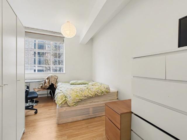 1 Bed Flat, Sloane Avenue, SW3