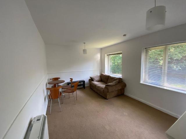 1 Bed Flat, Southcote Road, RG30