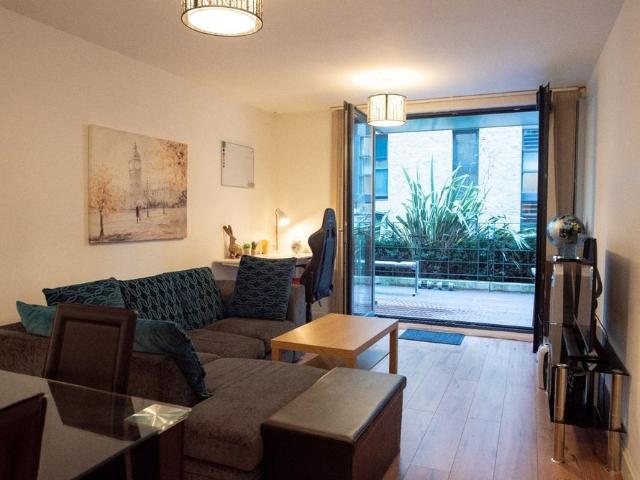 1 Bed Flat, Southside, B5