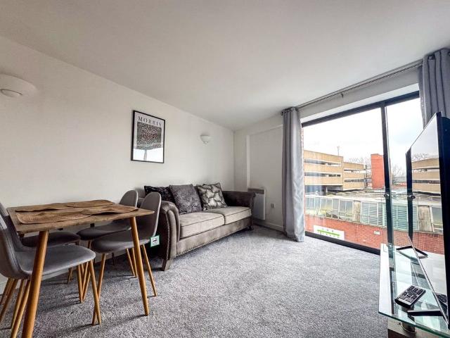 1 Bed Flat, Spencer Point, B18