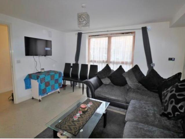 1 Bed Flat, Spottiswood Court, CR0