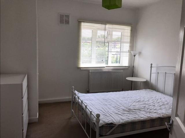 1 Bed Flat, Tuskar Street, SE10