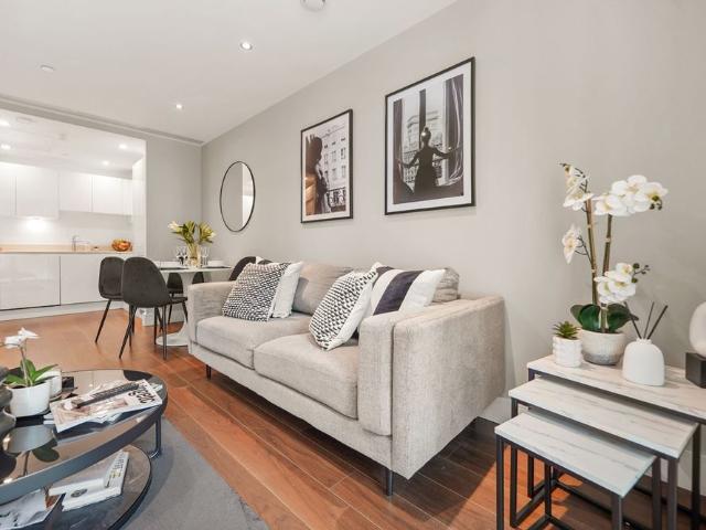 1 Bed Flat, Talisman Tower, E14