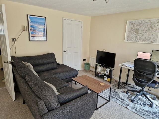 1 Bed Flat, Taunton Close, CB1