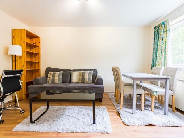 1 Bed Flat, Telegraph Place, E14