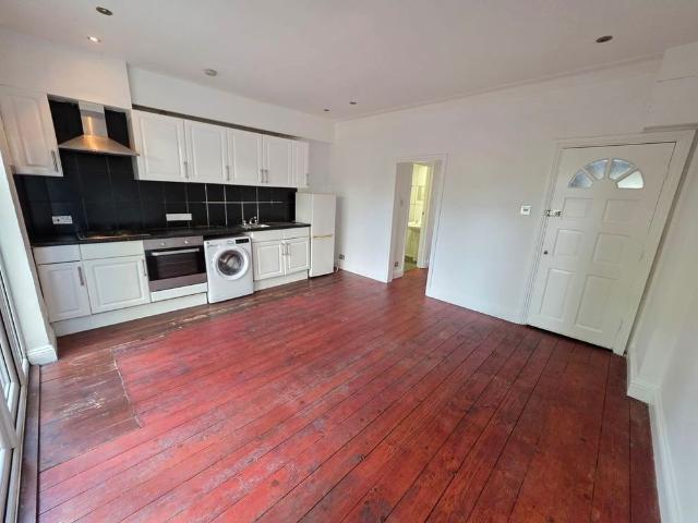 1 Bed Flat, Telford Avenue, SW2