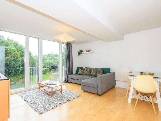 1 Bed Flat, The Avenue, LS9