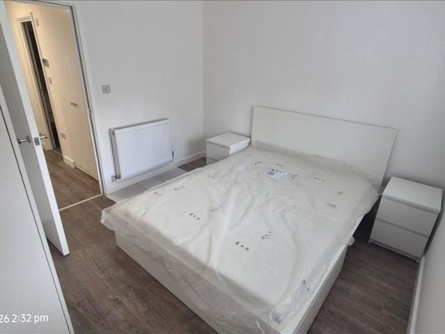 1 Bed Flat, The Bye, W3
