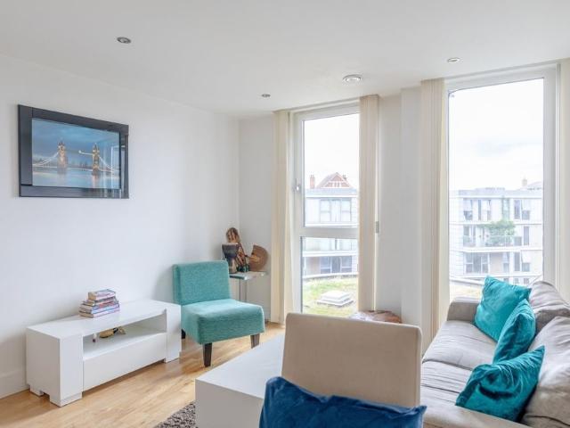 1 Bed Flat, The Crescent, SE8