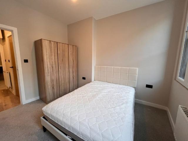 1 Bed Flat, The Headrow, LS1